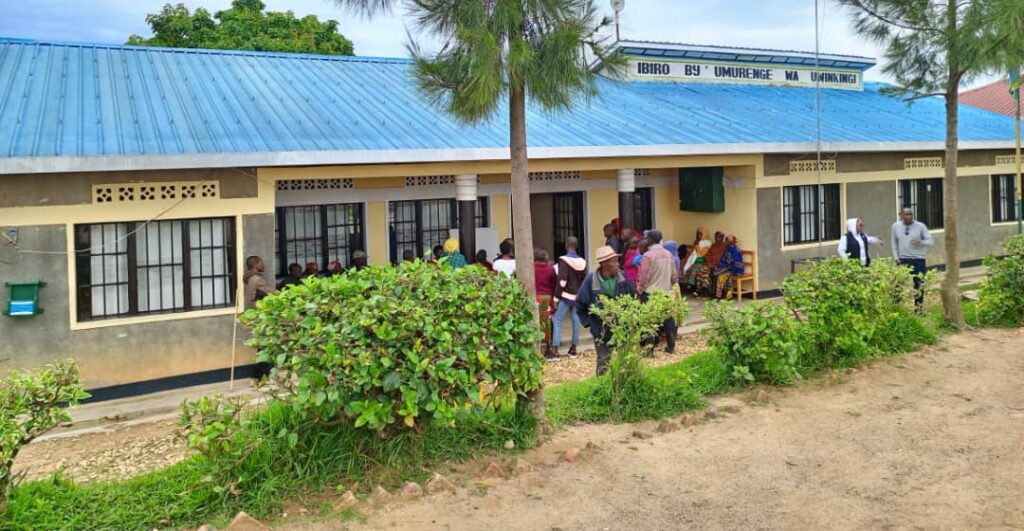 Nyamagabe: Abamotari batwaye abaganga n'inkingo za Covid 19 bakenyezwa ...